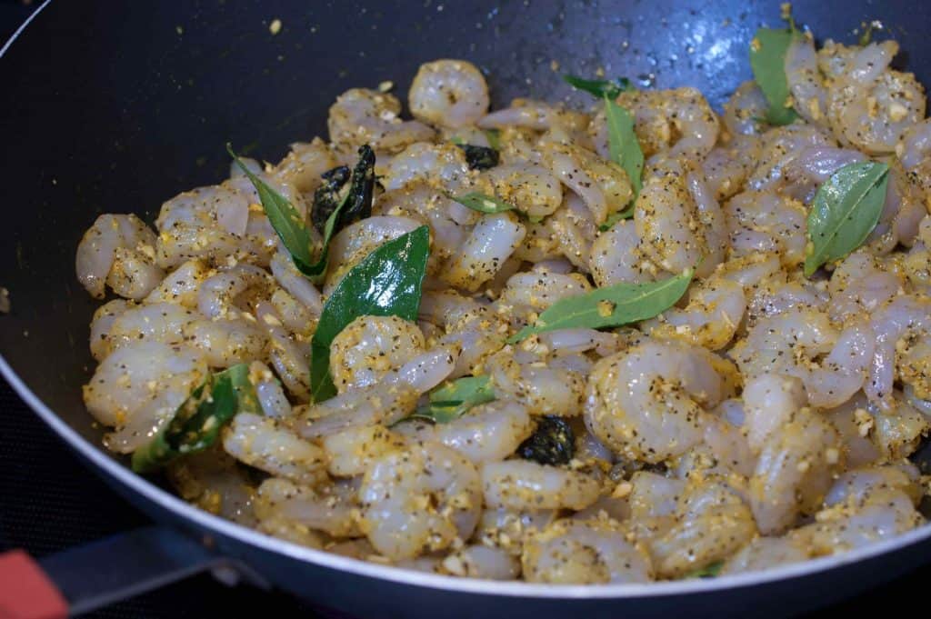 Kerala Style Prawns/Shrimp Roast (Chemmeen / Konchu Olathiyathu) Recipe ...